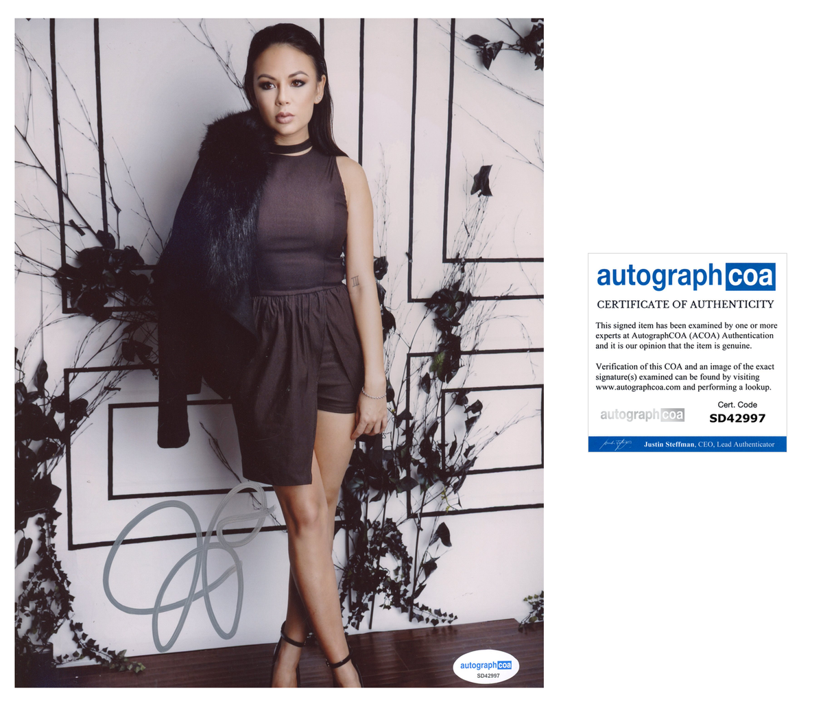 Janel Parrish Sexy Signed Autograph 8x10 Photo Acoa Outlaw Hobbies Authentic Autographs