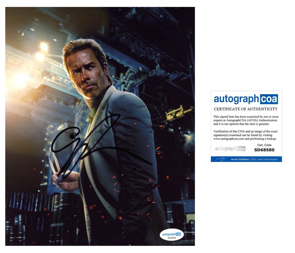 Guy Pearce Iron Man Signed Autograph 8x10 Photo ACOA | Outlaw Hobbies Authentic Autographs