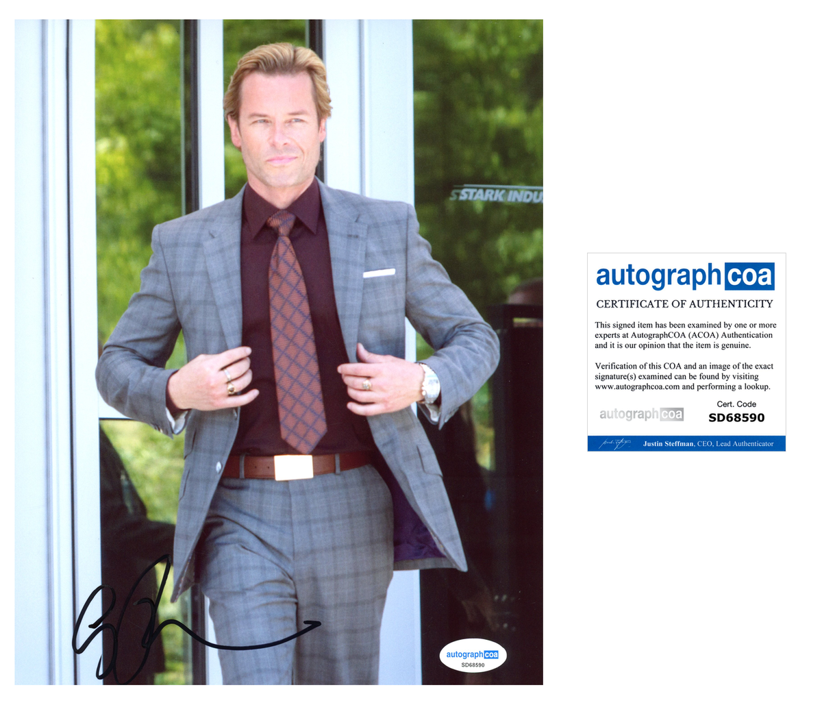 Guy Pearce Iron Man Signed Autograph 8x10 Photo ACOA | Outlaw Hobbies Authentic Autographs