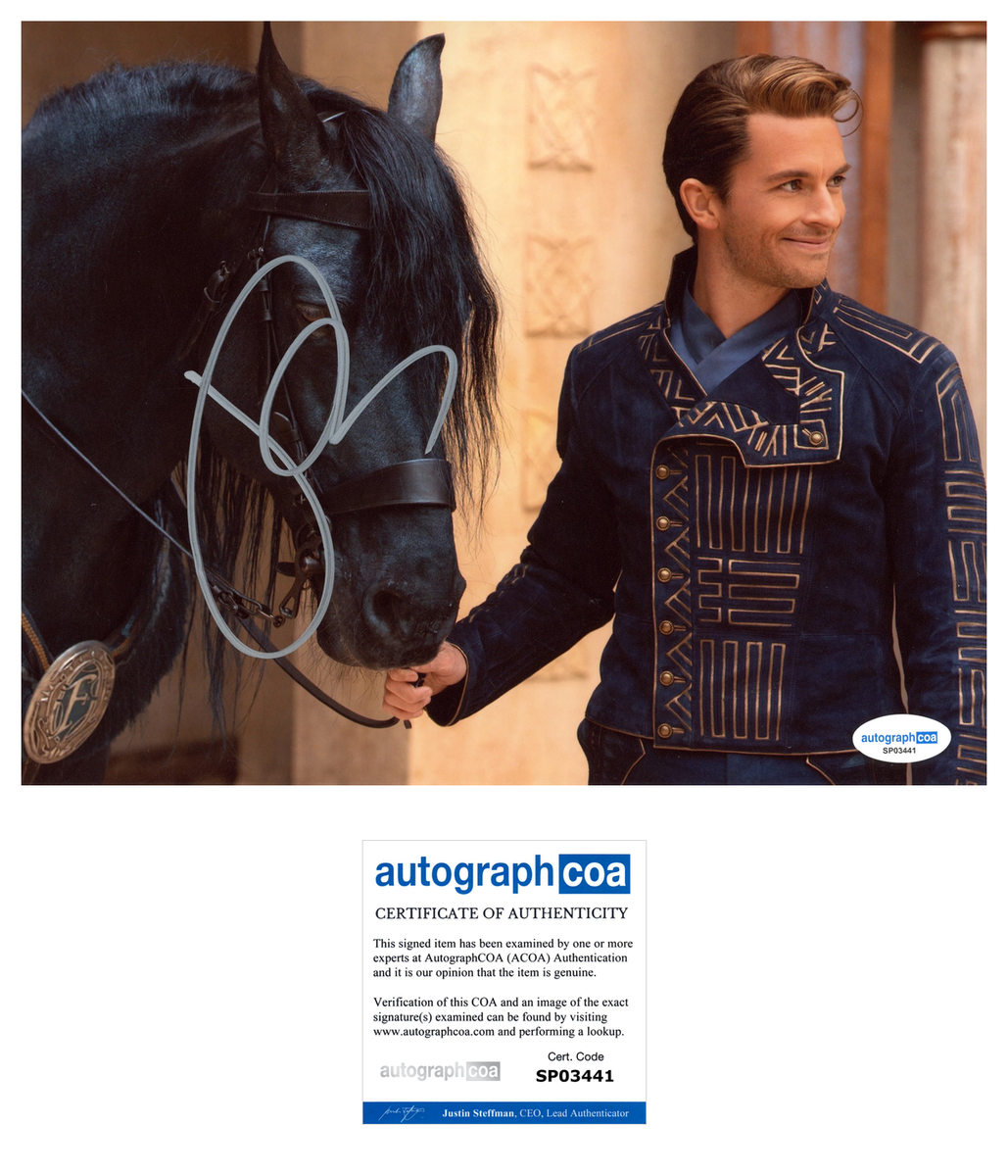 Jonathan Bailey Wicked Signed Autograph 8x10 Photo ACOA | Outlaw ...