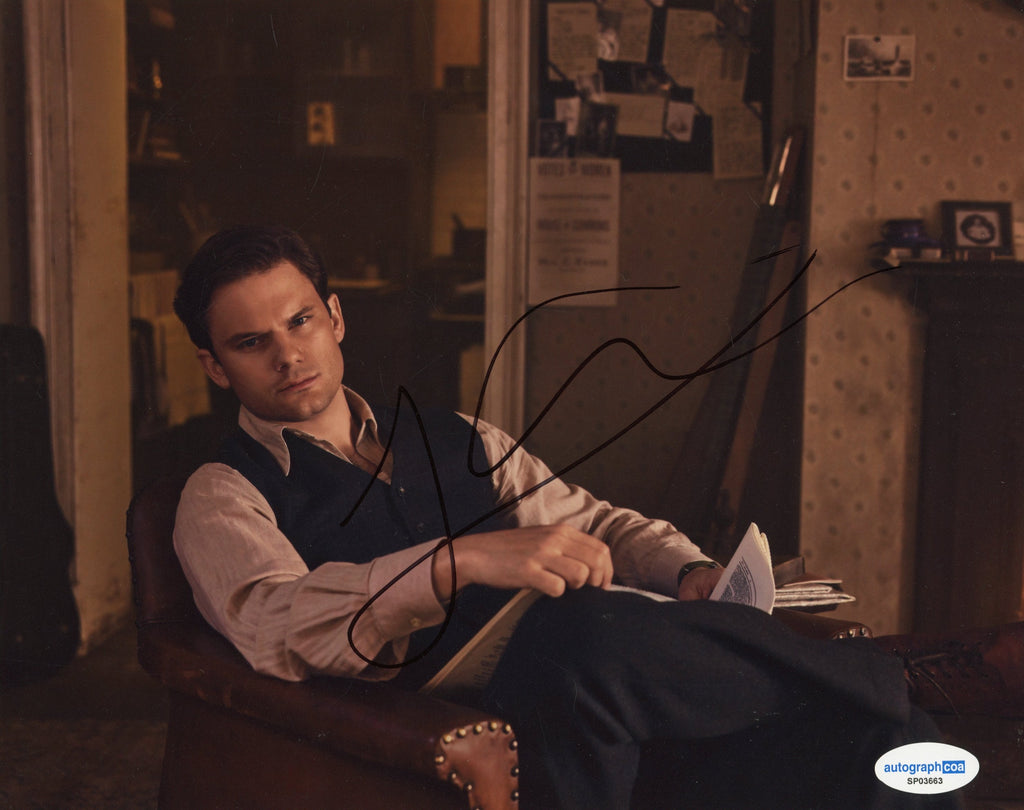 Jeremy Irvine Outlander Blood of my Blood Signed Autograph 8x10 Photo ...