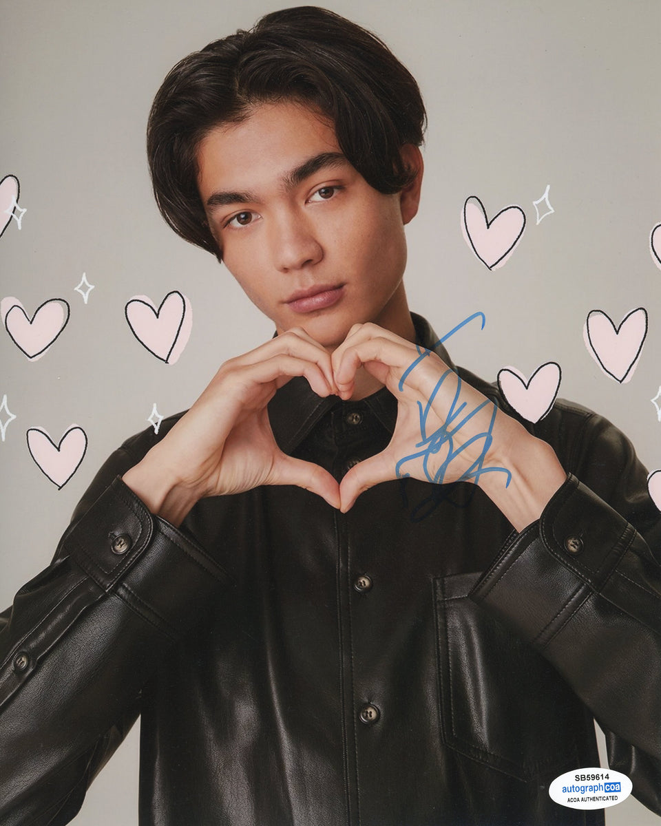 William Gao Heartstopper Signed Autograph 8x10 Photo ACOA | Outlaw ...