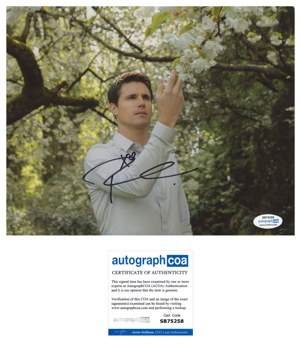Robbie Amell Upload Signed Autograph 8x10 Photo ACOA | Outlaw Hobbies ...