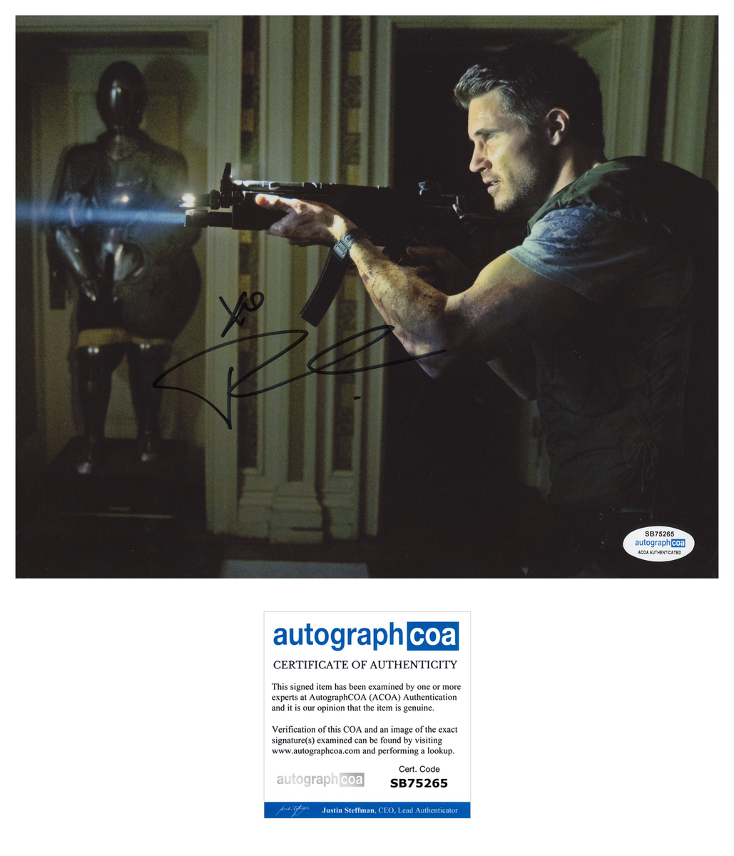 Robbie Amell Resident Evil Signed Autograph 8x10 Photo ACOA | Outlaw ...